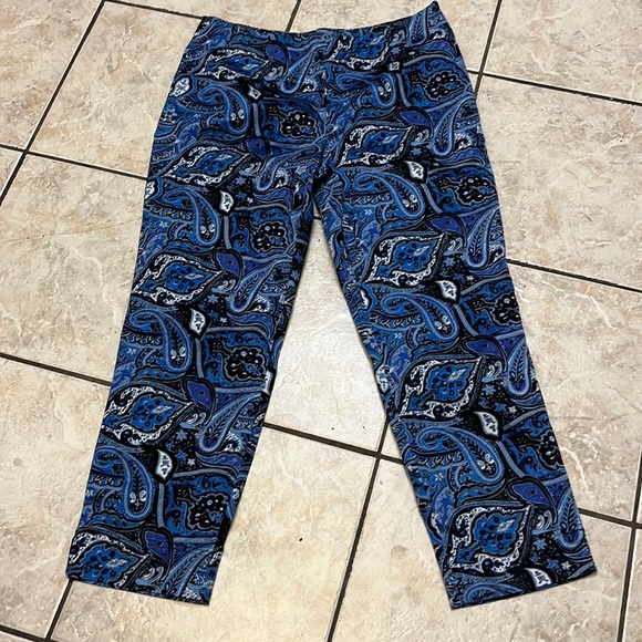 Ellen Tracy | Pants & Jumpsuits | Ellen Tracy Blue Paisley Capris Sz 4 ...
